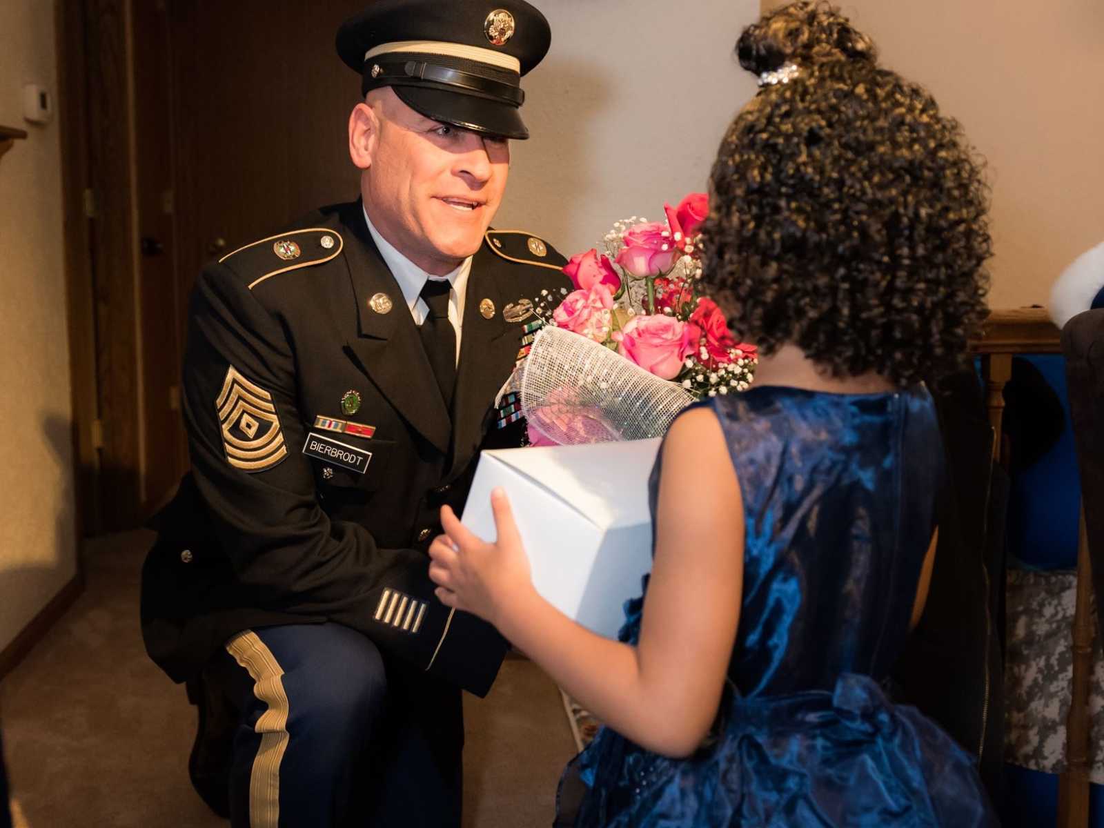 National Guard Soldier escorts kindergartner to daddy-daughter dance in ...