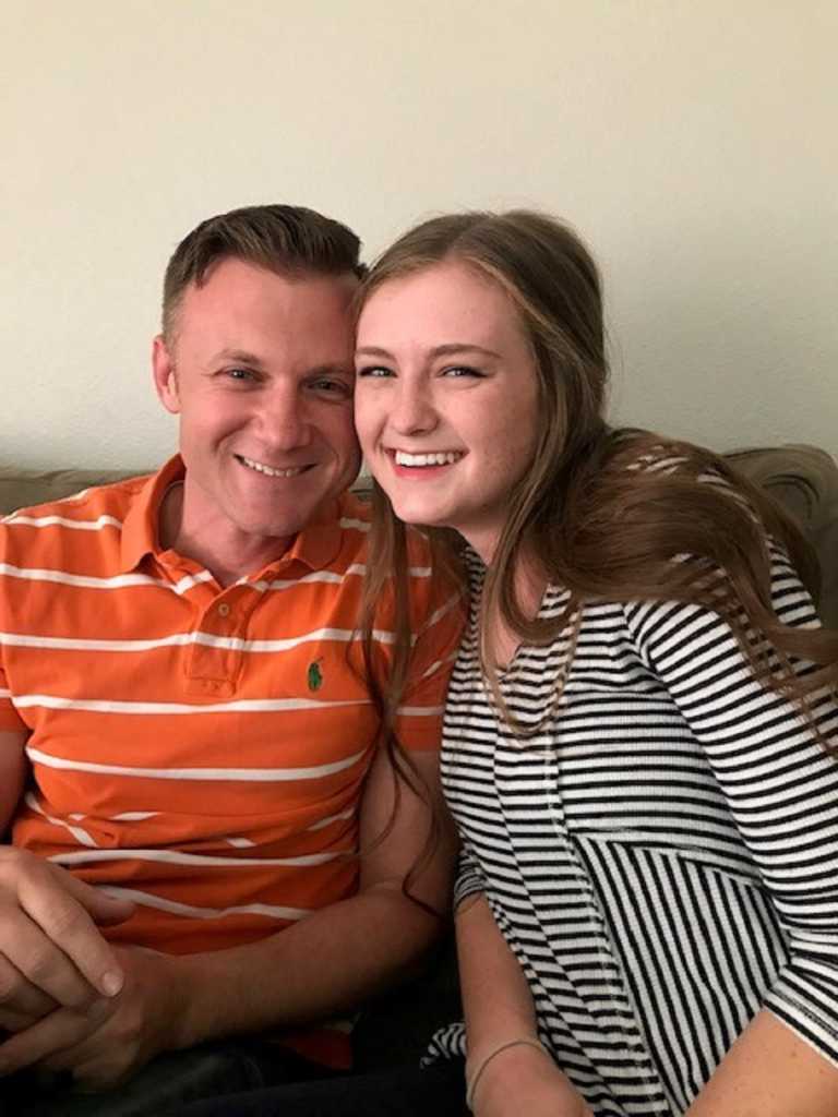 I Reunited With My Birth Parents After 18 Years, And It Was Absolutely ...