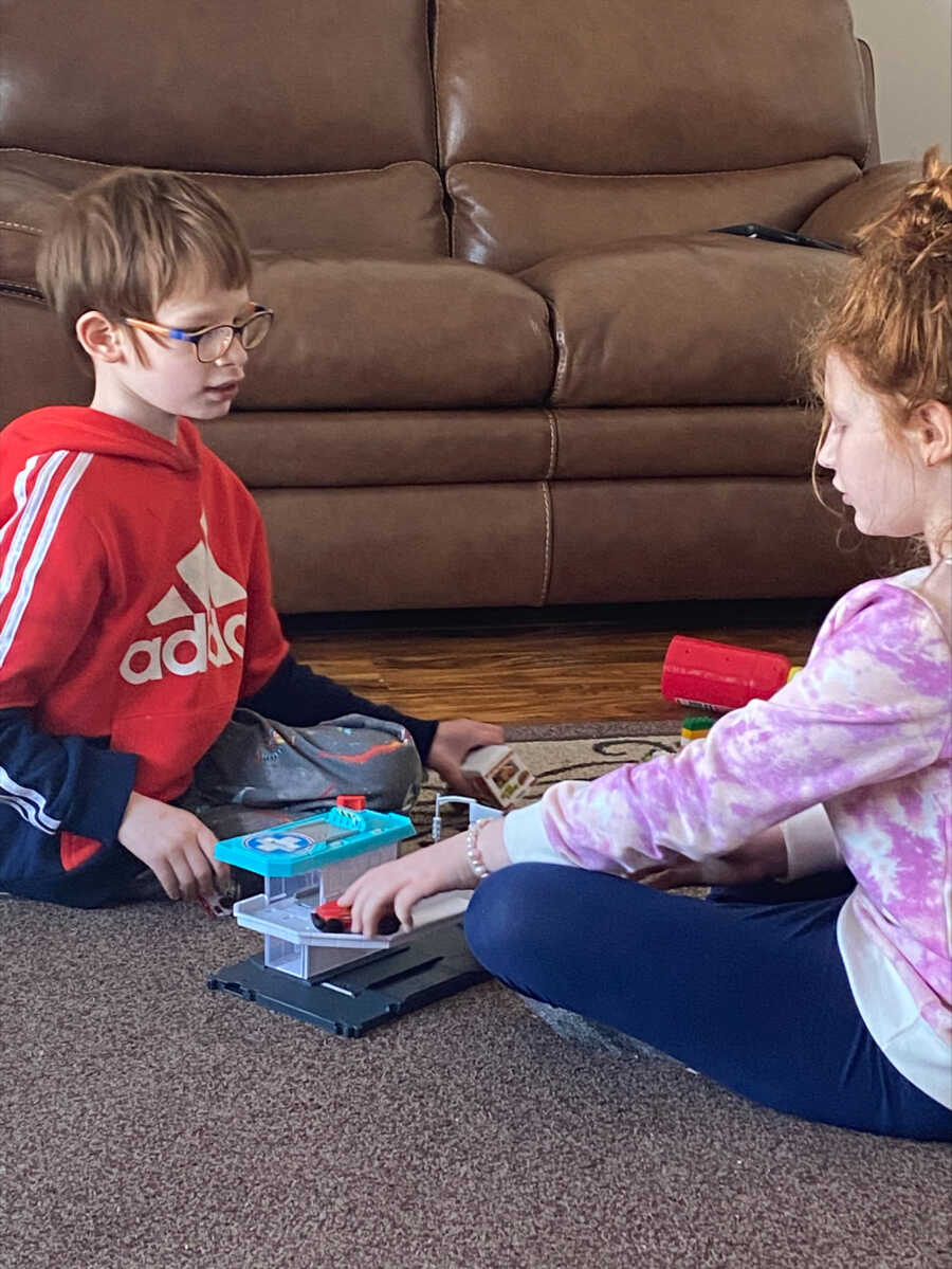 Special Bond Between Sister And Older Brother With Autism Makes This ...