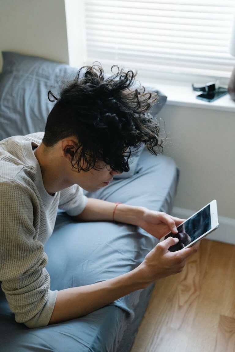 5 Ways To Break The Cycle Of Phone Addiction – Love What Matters